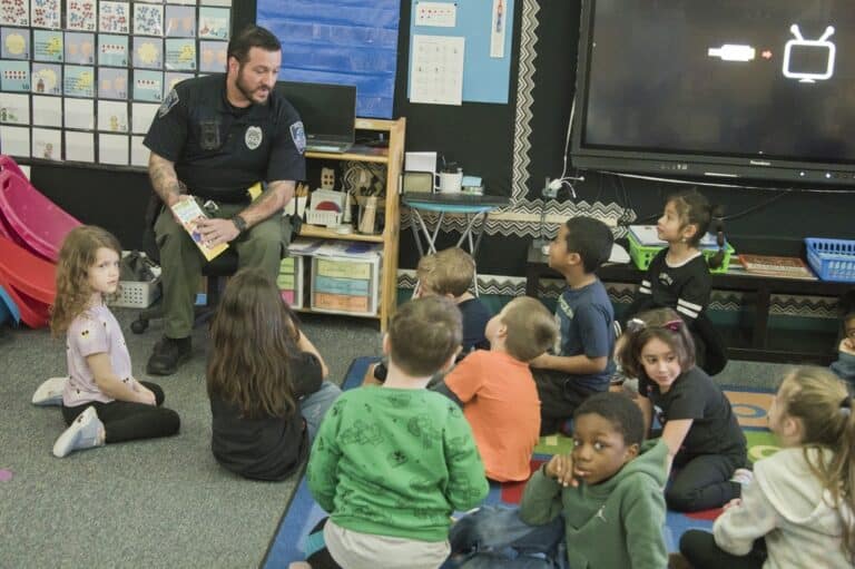 Photo Gallery: Kiwanis Cops 'n Kids Reading Program at Lincoln ...